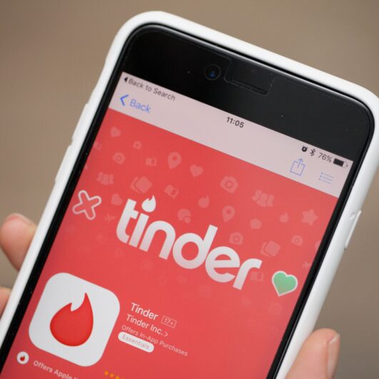 Tinder App - CAM FOR FREE